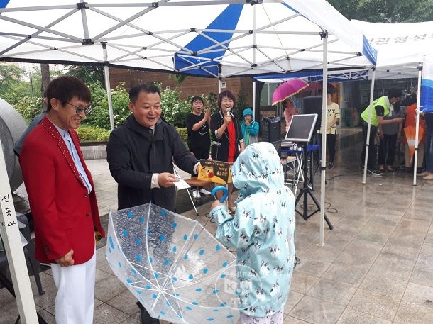 정관 센트럴파크, "센트럴피크닉" 동참한 어린이에게 상품 전달